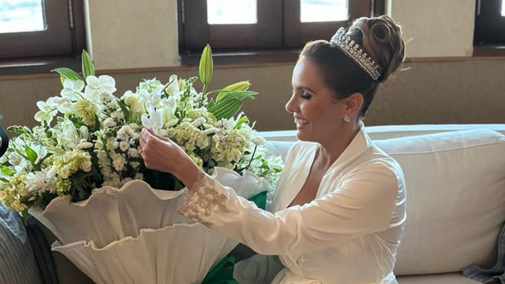 Coroa da Carlos Rodeiro Joias é destaque no casamento de Gabriela ...